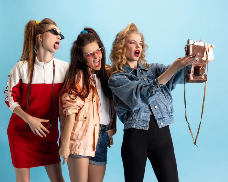 The Return of '90s Fashion: Nostalgic Trends Making a Comeback - DF Row